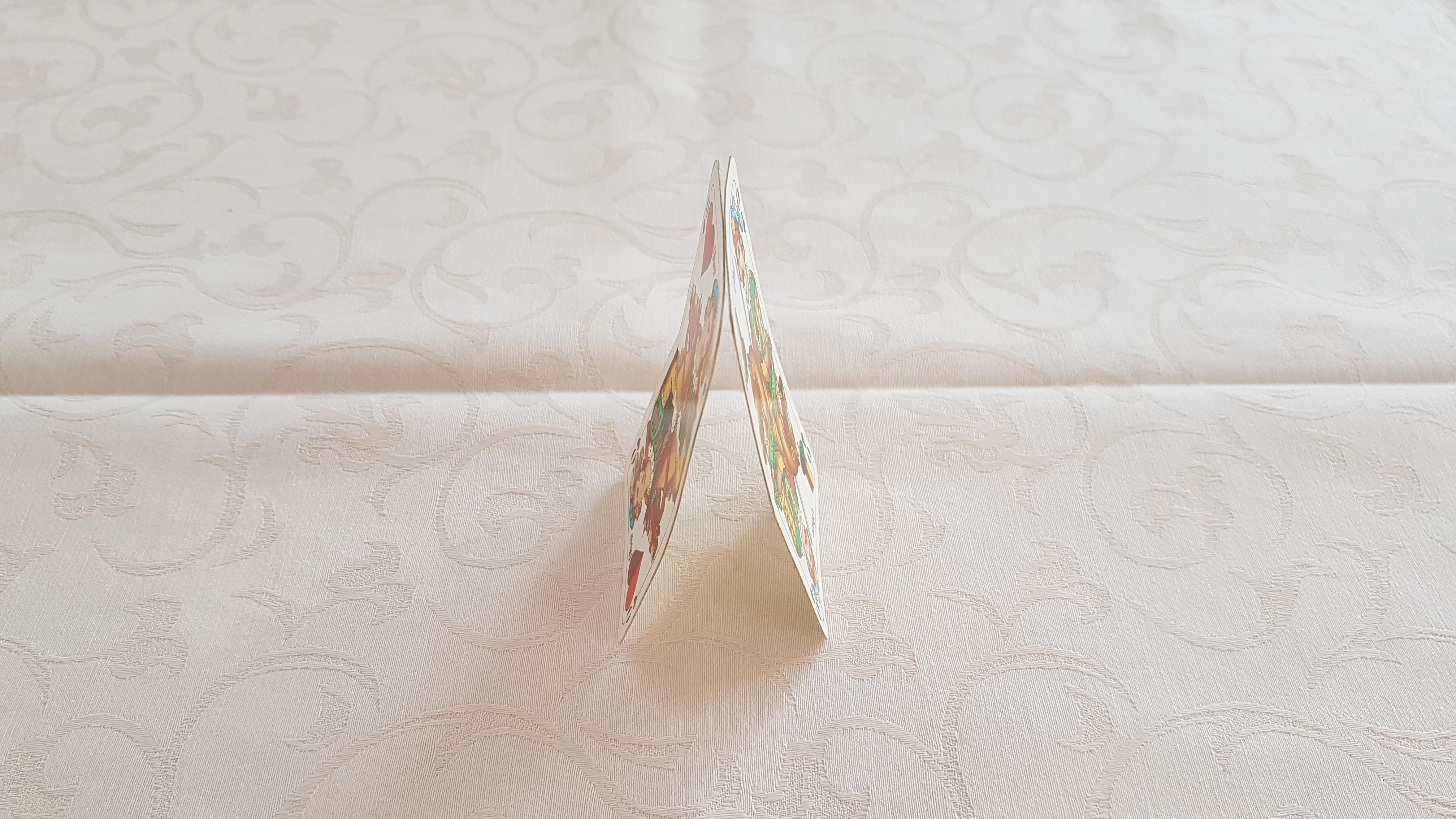 Kartenhaus bauen: Anleitung für verschiedene Varianten - CHIP