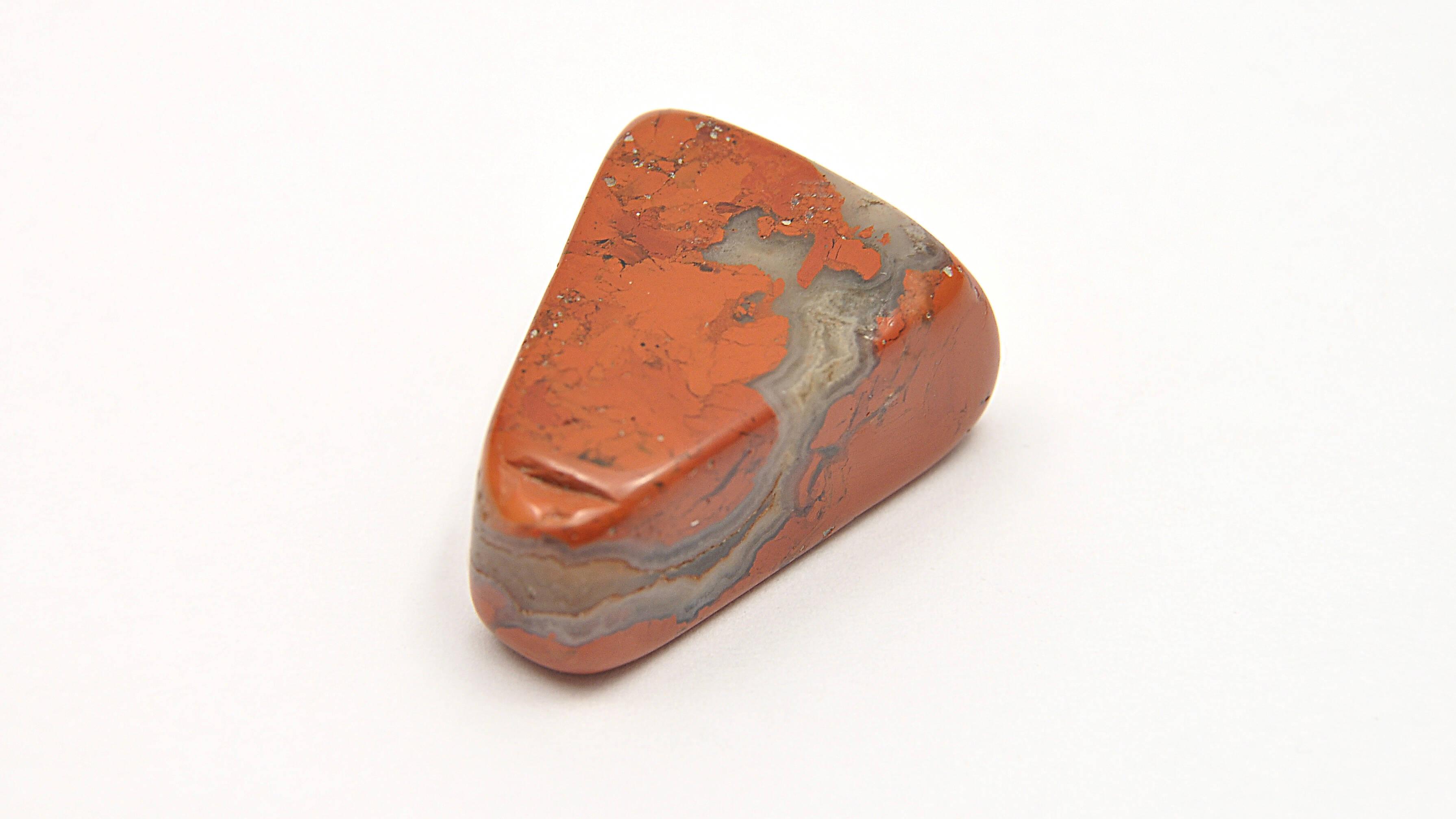 Jaspis Arten: Alle Varianten des Quarzes im Überblick | BUNTE.de