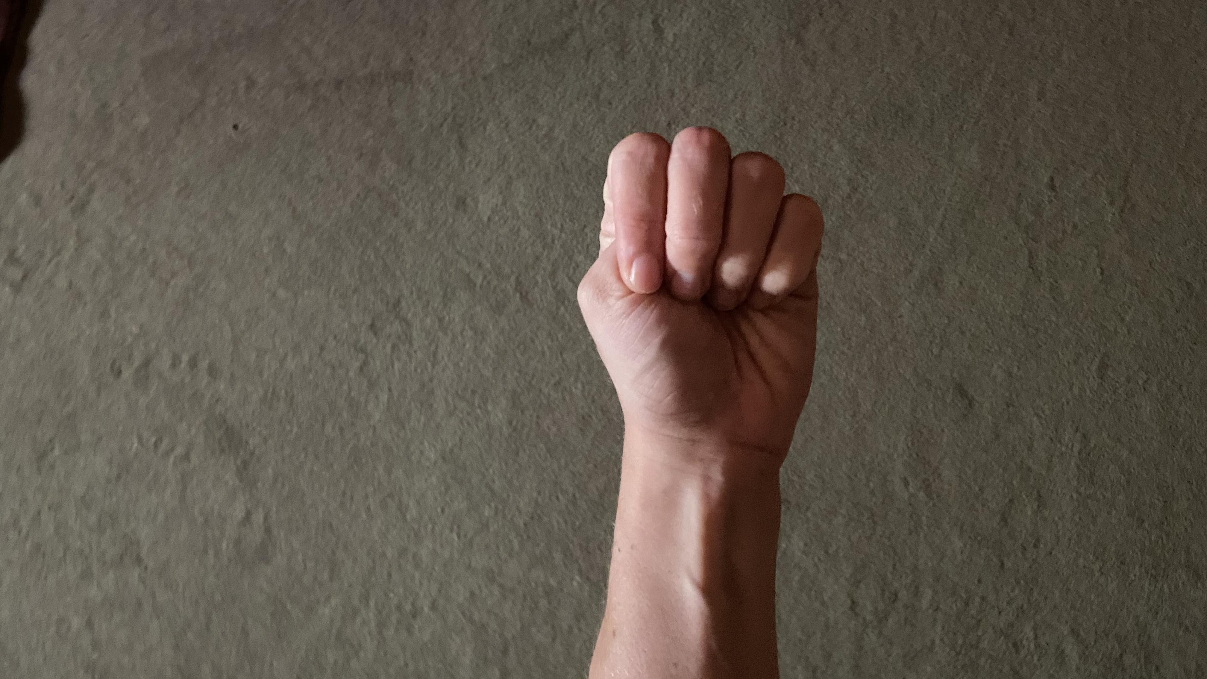 Internationales Handzeichen bei Entführung: Das sollten Sie kennen ...